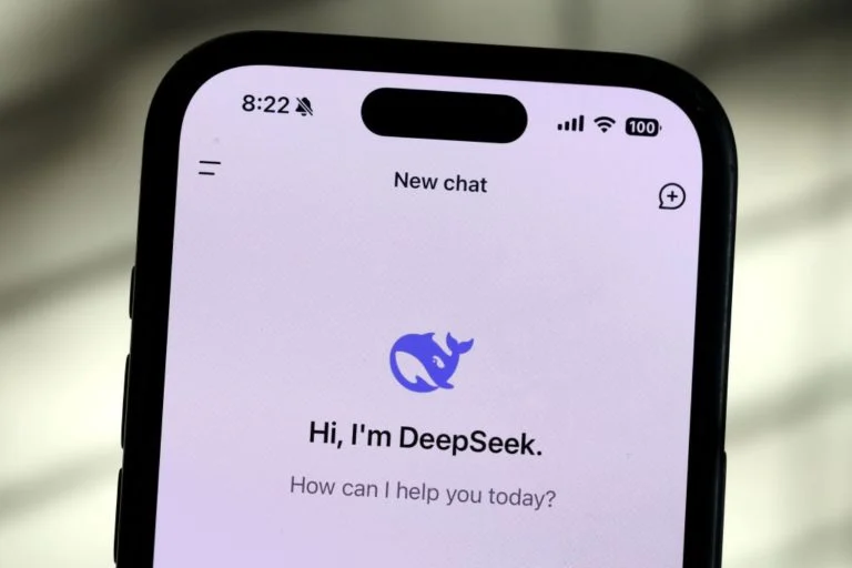DeepSeek Supera ChatGPT em Número de Downloads na App Store e Google ...