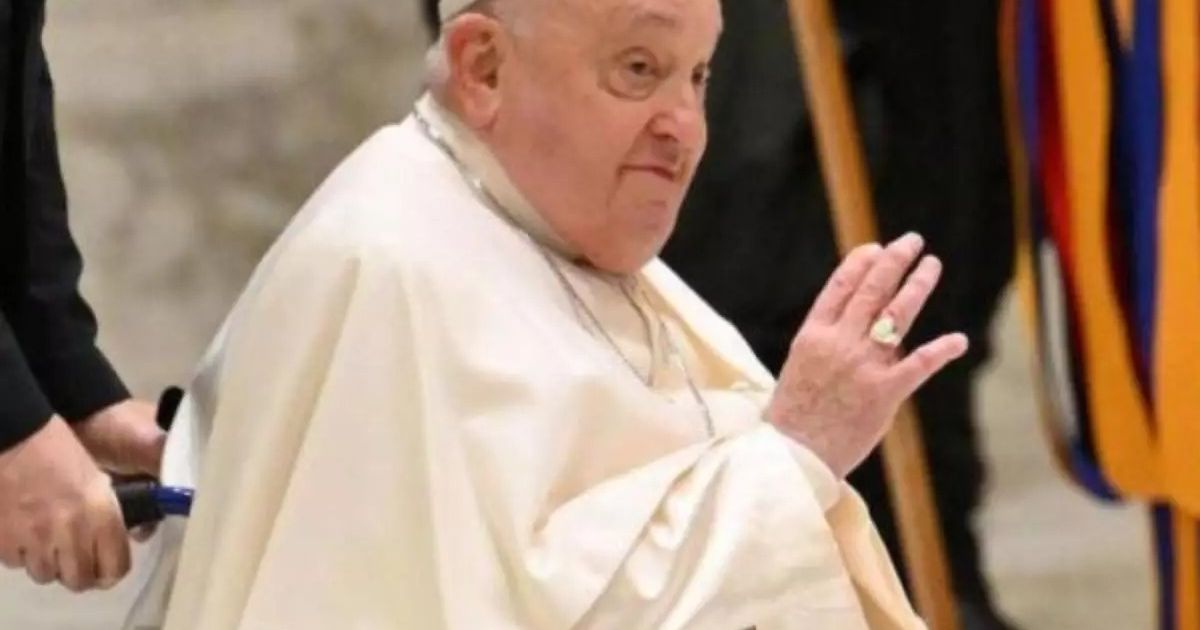 Papa está de bom humor, fala com pessoas próximas e se sente melhor ...