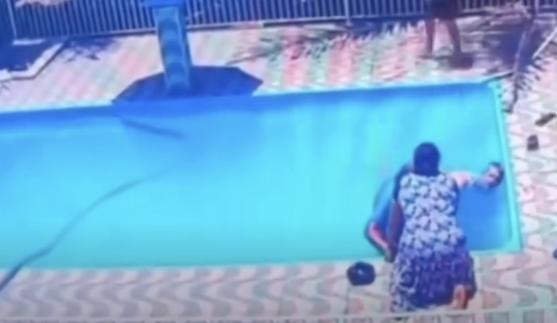 Menina de 11 anos morre após cabelo ser sugado por ralo de piscina em ...